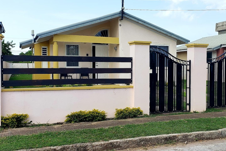 Goldenglow Modern 2br Home Near Kingston Fast Wifi - Jamaica