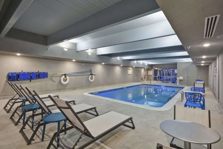 Modern Comforts: Kitchenette, Free Breakfast - Grand Rapids, MI