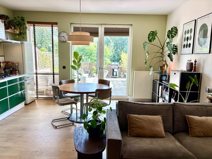 Midcentury Modern Studio Met Dakterras - Utrecht