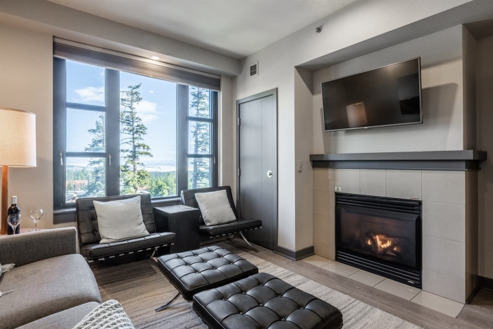 Pilots Peak | Elevated Village Studio W/ Views - California