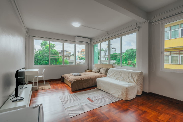 Bright Private Full-floor Suite On Level 2 - Bangkok
