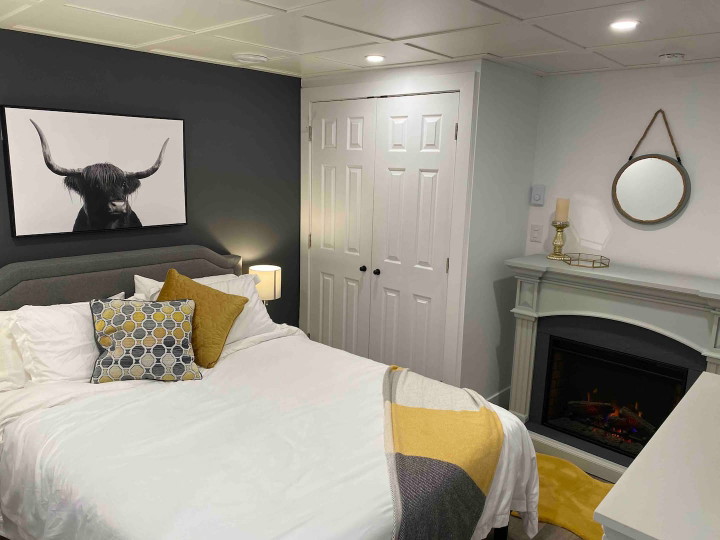 Cozy Modern 1 Bedroom With Fireplace On Lake - Fredericton