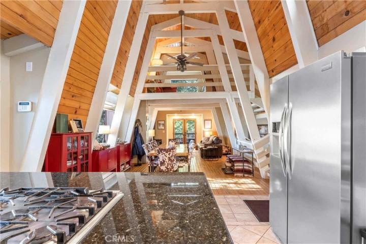 Ruby Red Barn, Lake Arrowhead - Lake Arrowhead, CA