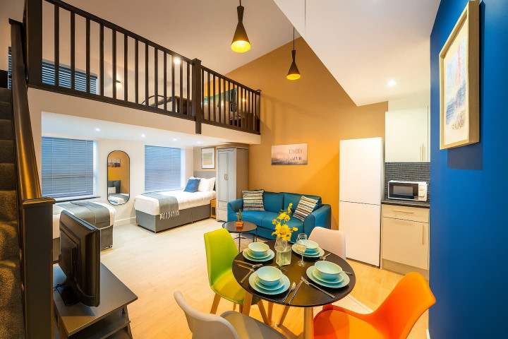 Spacious Quadruple Apartment - Maisonette Floor - Gosport