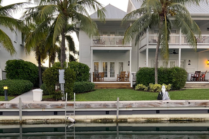 Coral Lagoon 3bd/2.5ba Townhome, Boat Slip & Pool - Marathon, FL