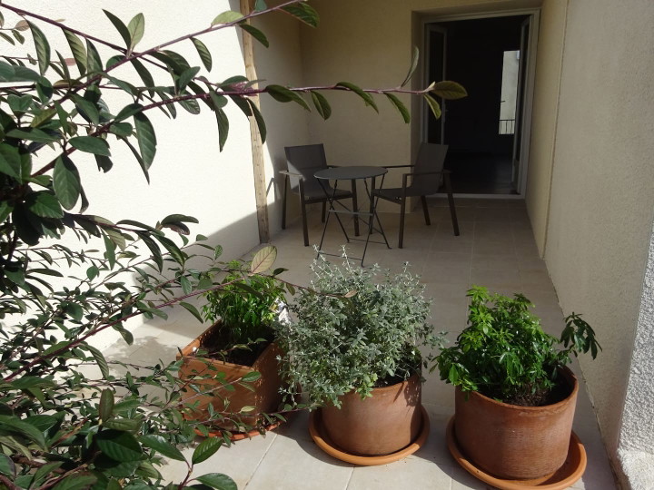 Grand Studio Indépendant Avec Terrasse Privative - Privas