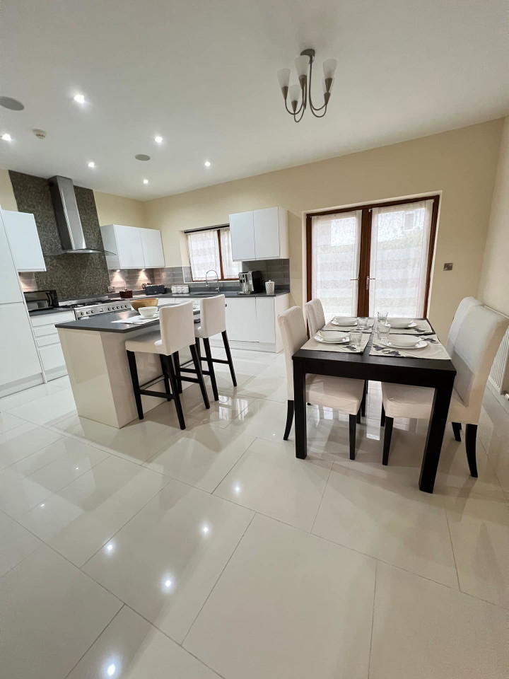 Spacious 3-bedroom House | 3 Bathrooms |Manchester - Manchester