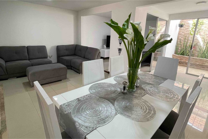 Your Ideal Home: A/c, Hot Water And Garage - Palmira