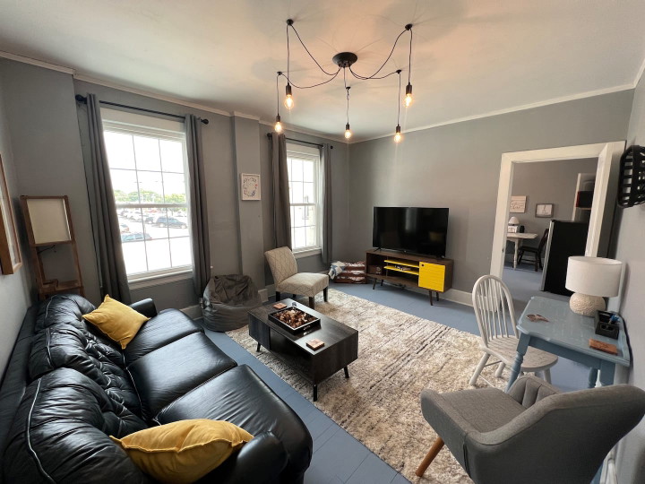 Charming 1890s, 3bd, 1ba, Dwtn Bedford Loft - Bedford, VA