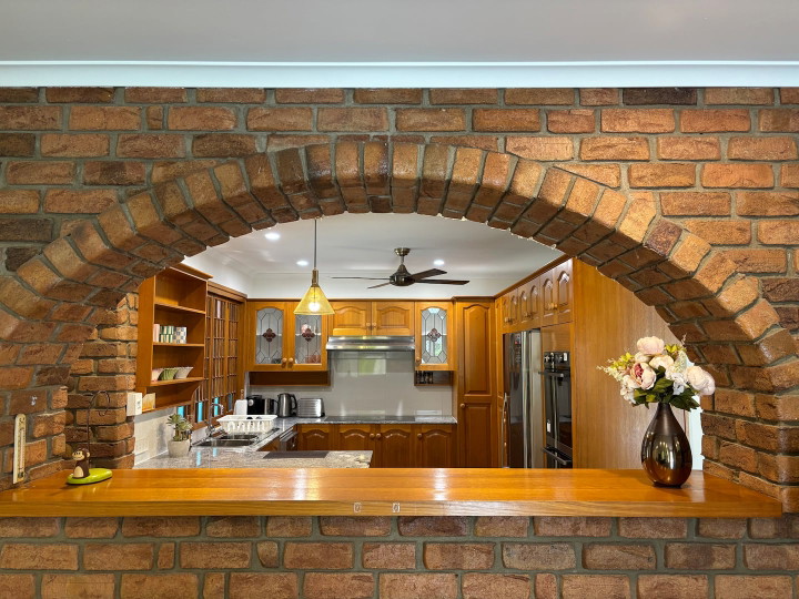 Morden Queenslander Home In The Range - Rockhampton