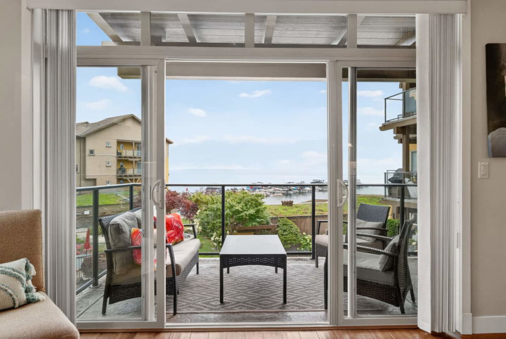 3 Bedroom Overlooking Okanagan Lake - ケロウナ