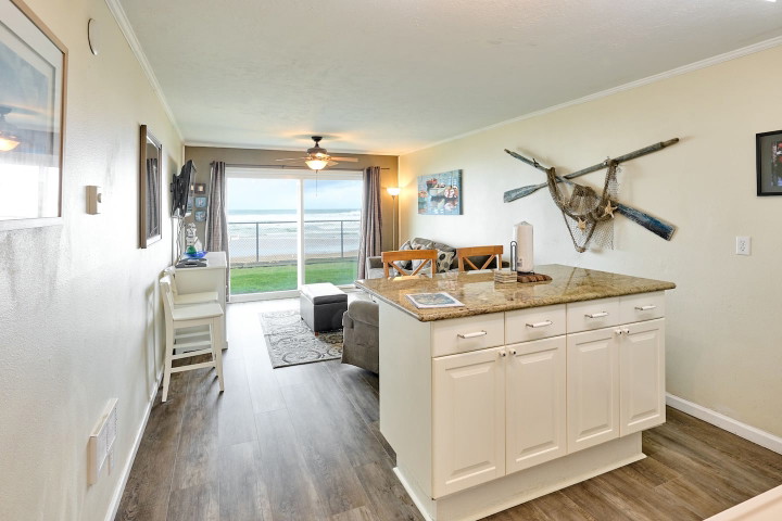 Ground Floor Beachfront Suite - Sleeps 4 - Pool An - Oregon