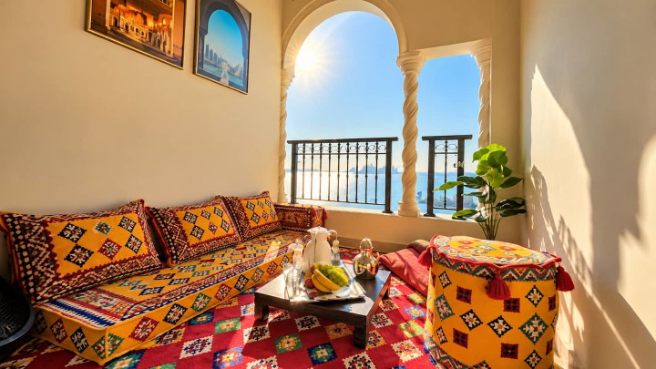 Authentic Arabian@pearl/ Free&private Beach Access - Qatar