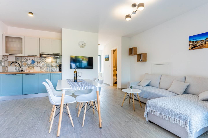 New Apartment M&a In Town Cres - Cres