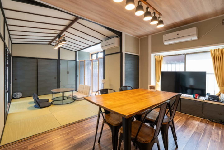 Ancient House Renovation Accommodation/near Dogo Onsen/up To 13 People/parking Lot For 4 Cars - Matsuyama