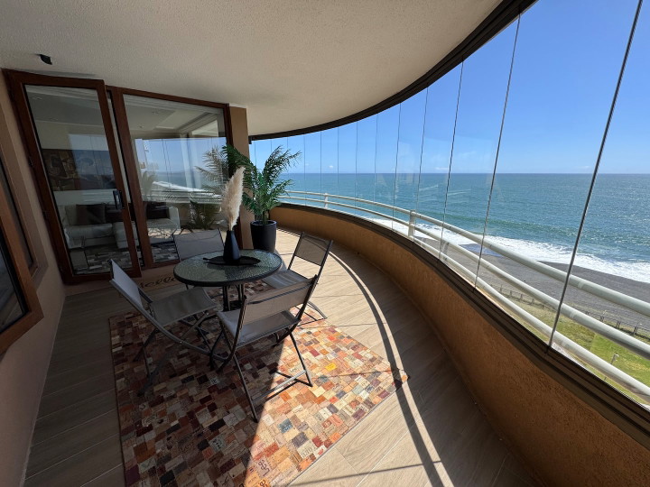 Oceanfront Apartment - Coronel