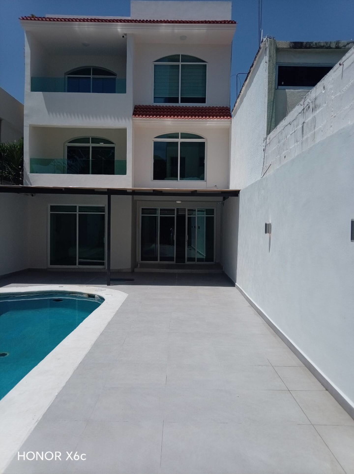 Casa De Tres Niveles Ideal Para Tu Privacidad. - Acapulco