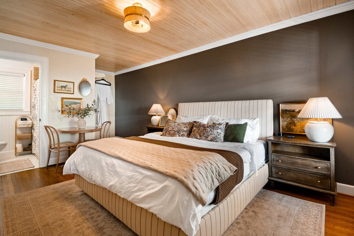 Historic Riverview Inn - King Room Three - Chattanooga, TN
