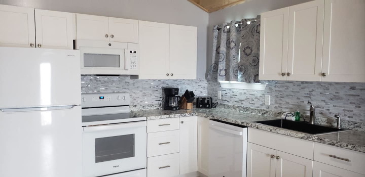 New Deluxe Duplex Unit, 1 Queen Bed, Unit C - Big Pine Key, FL