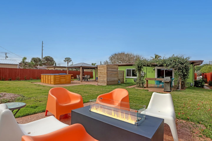 1 Blk To Beach With Mil Suite & Hot Tub, Downtown - Cocoa Beach, FL