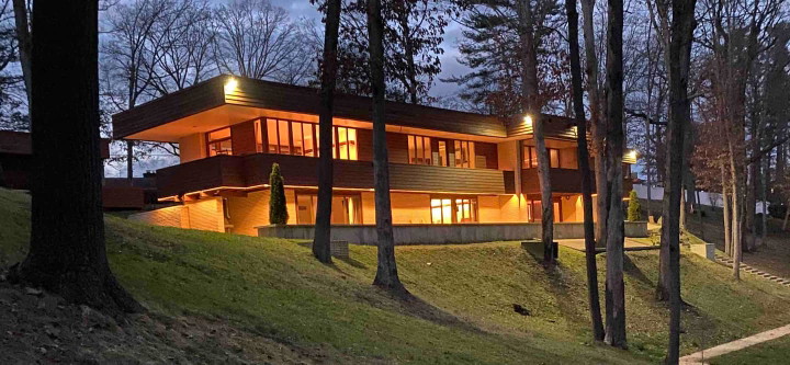 4 Can Sleep Tight Like Frank Lloyd Wright - Beckley, WV