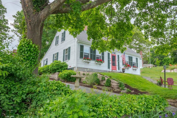 Historic 1810 Captain Burrows Home~ A Nautical New England Inspiration! - Stonington, CT