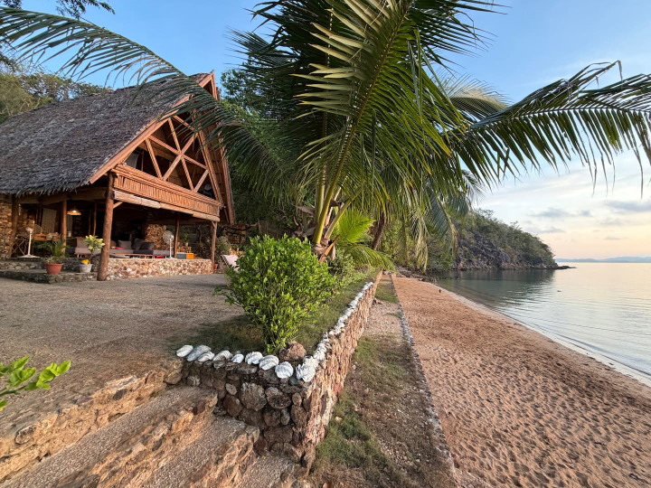 Secluded Beach House With Jetty & Coral Reef - Coron