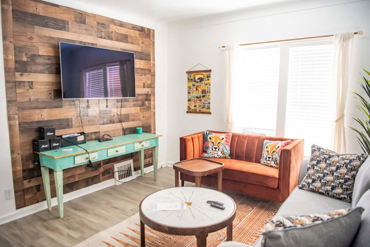 Spacious 2br Near Downtown Kzoo - Kalamazoo, MI
