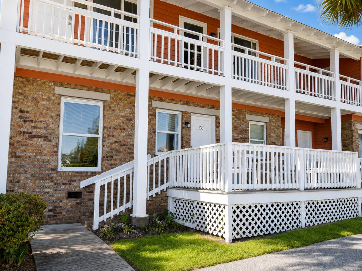 #106 Beach Breeze 2bd 2bath 1st Floor Full Kitchen - Isle of Palms, SC