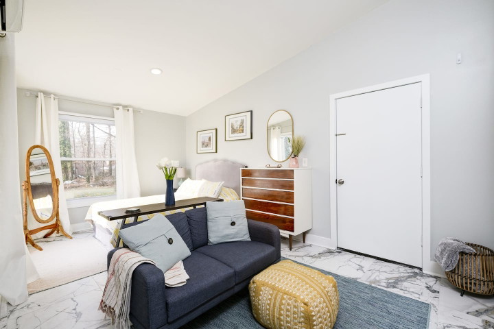 Modern Studio - Alexandria, VA