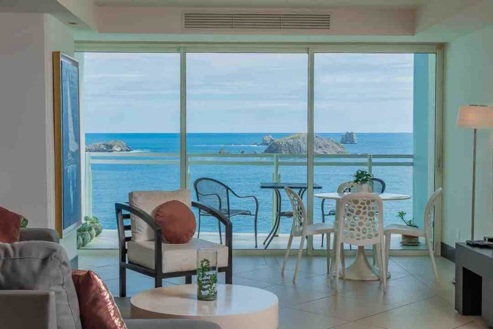 Luxury Condominium On The Beach - Ixtapa Zihuatanejo