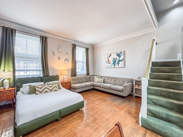 (Mlb9) Sleeps 3! 2 Beds, Top Floor, Back Bay! - Chelsea, MA