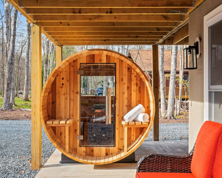 Luxury 3-story Pocono Retreat +Sauna+hot Tub+games - Pennsylvania