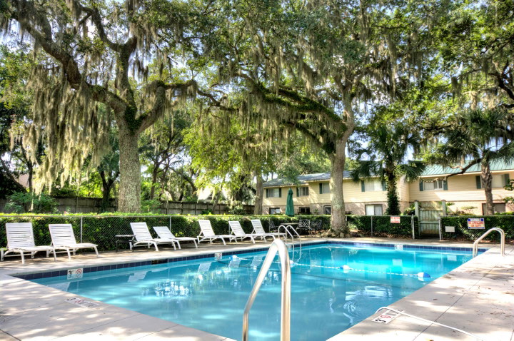 Lovely 2-bedroom Condo With Pool - Georgia, GA