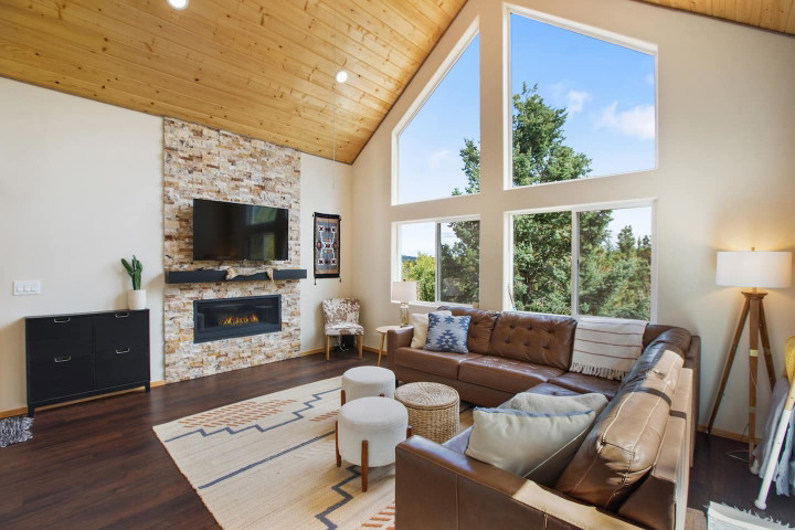 Modern Forrest Escape With Hot Tub & Scenic Views - Woodland Park, CO
