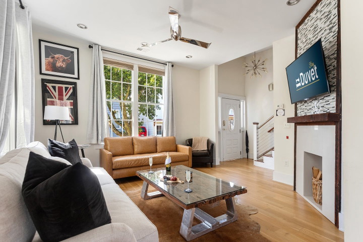 Embrace Comfort And Convenience | Hibiscus House - Charleston, SC