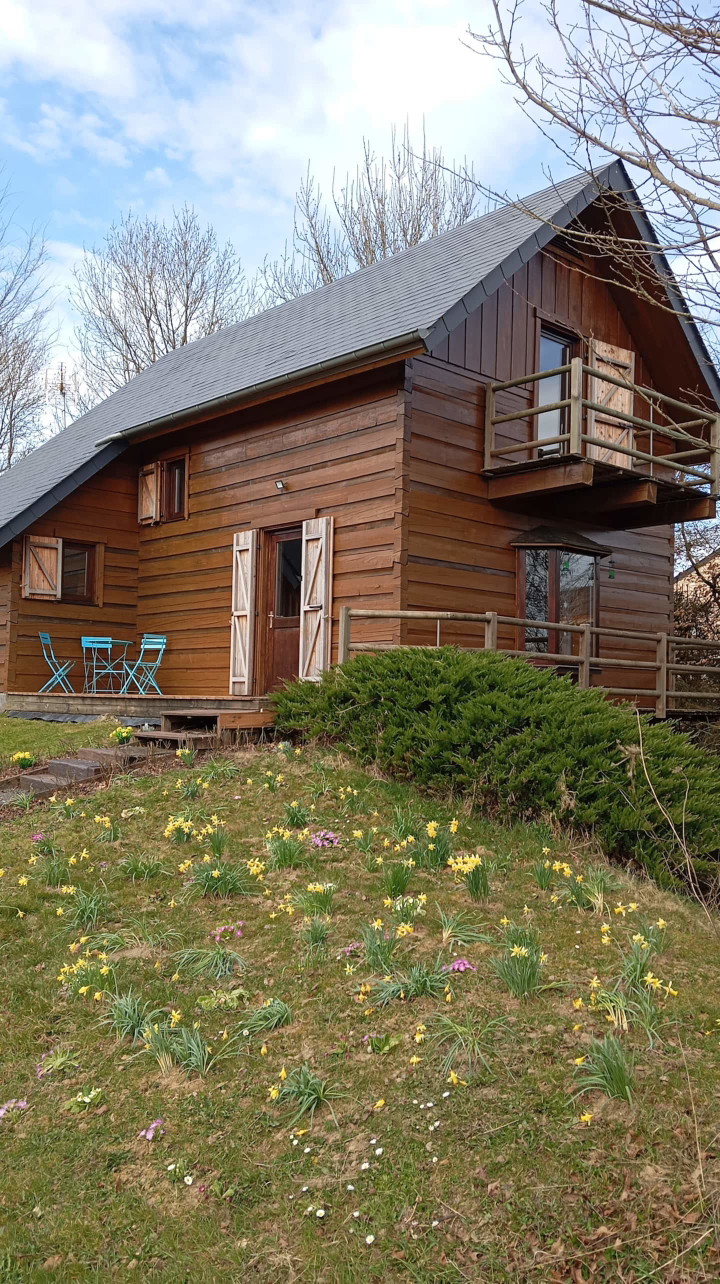 Gîte Le Chalet.
Terrain Clôturé.
Wifi - Ardennes