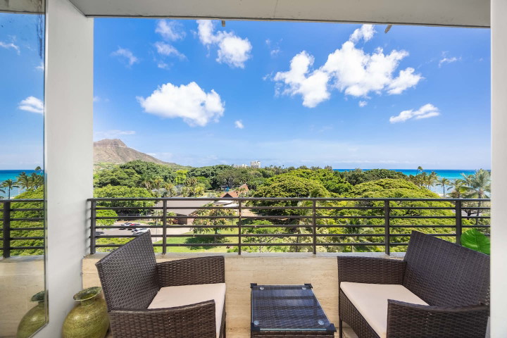 Ocean View Studio With Private Balcony #711 - Honolulu, HI