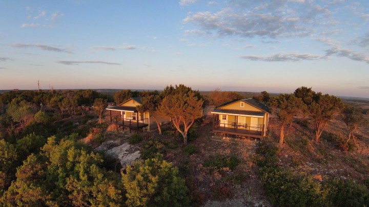 Mesa Top Couples Retreat! (North Cabin) - Lake Whitney, TX