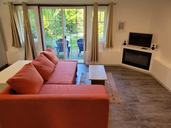 Bright Garden Suite, A Stone's Throw To The Beach - Gibsons