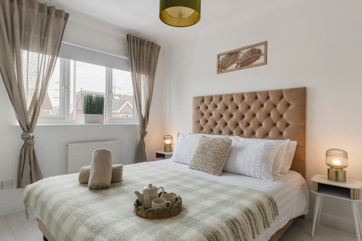 Family Friendly 3br House | Fast Wi-fi | Parking - London, UK
