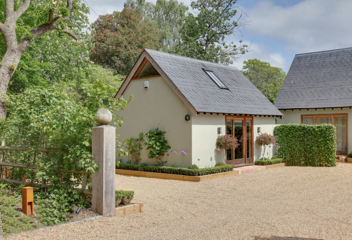 The Beeches - One Bedroom Cottage With Hot Tub - Essex