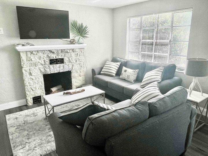 3 Bedroom Home Between Downtown And The Beaches! - St. Petersburg, FL