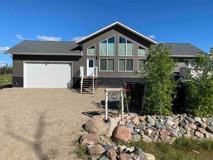 New 3 Bedroom Plus Loft Cabin On Huge Fenced Lot - Saskatchewan