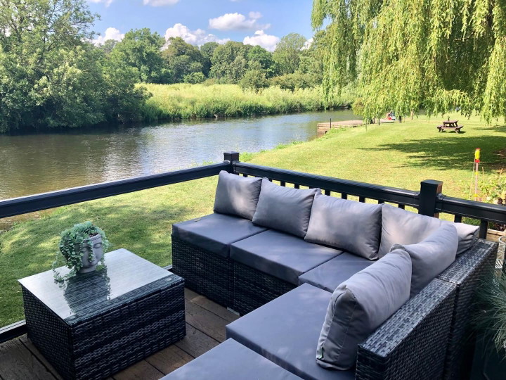 Waters Edge (Re-listed) Riverside Lodge - Stratford-upon-Avon