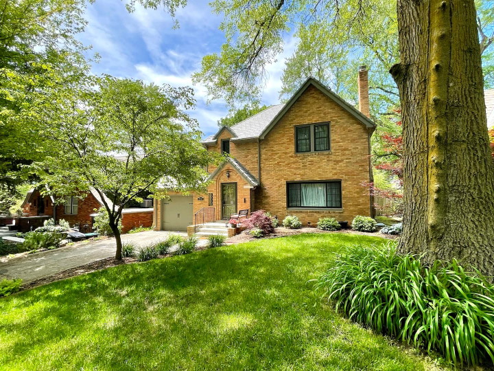 Country Club Charm  Spacious & Elegant - Omaha, NE