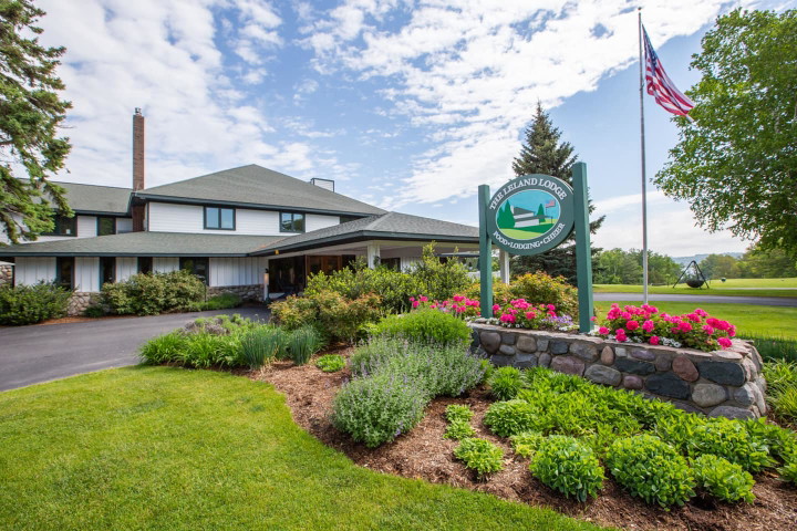 Standard King | The Leland Lodge - Leland, MI
