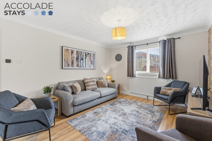 3 Bed House, Family & Contractor Friendly, Parking - Basingstoke
