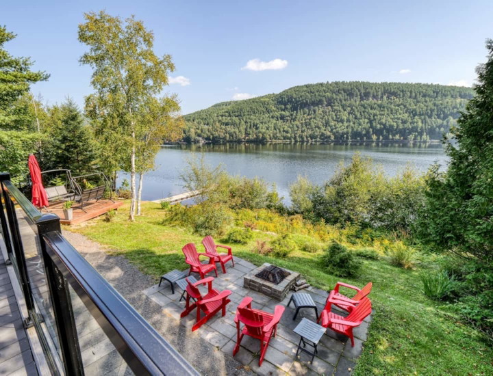 Chalet With Spa + Private Beach + Sunrise - Quebec
