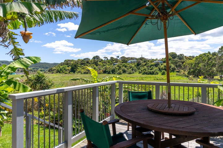 Pineapple Palace Studio: Tranquil, Central Setting - Raglan